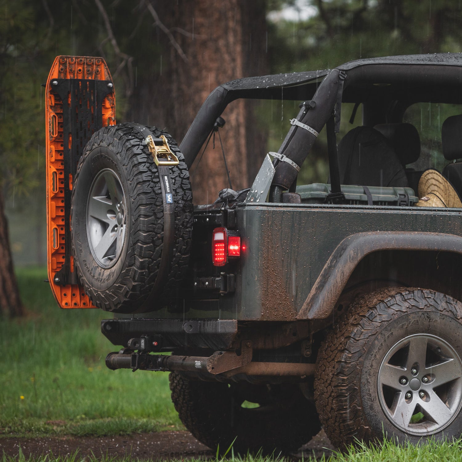 Overland Kitted Spare Tire MAXTRAX® Mounting System – Camera-Friendly