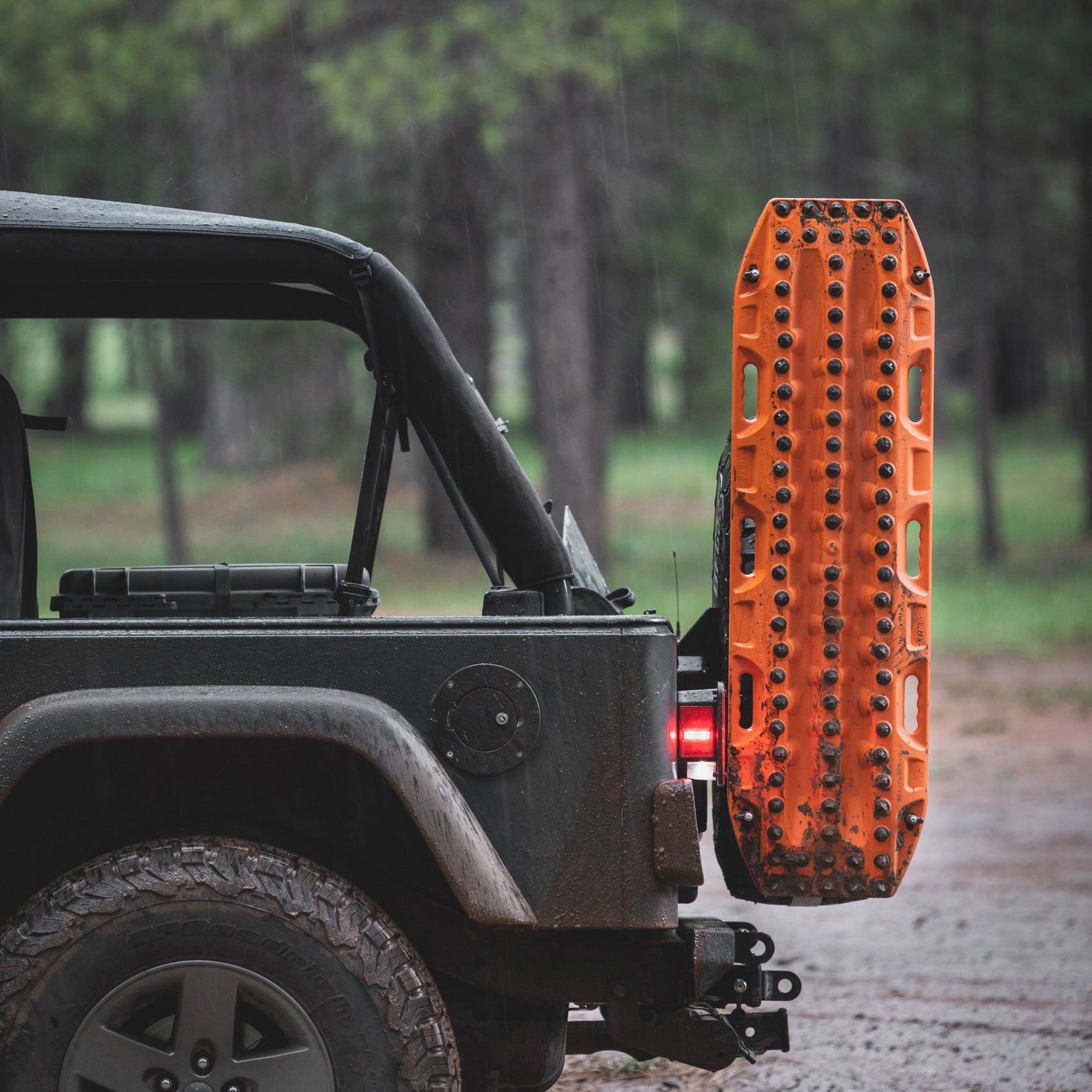 Overland Kitted Spare Tire MAXTRAX® Mounting System – Camera-Friendly