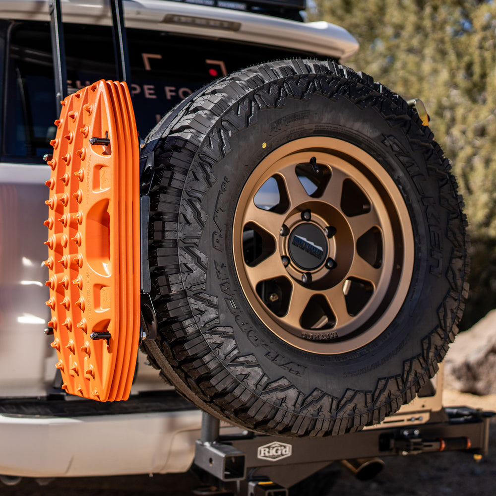 Overland Kitted MAXTRAX® Mini Spare Tire Mount – Camera-Friendly